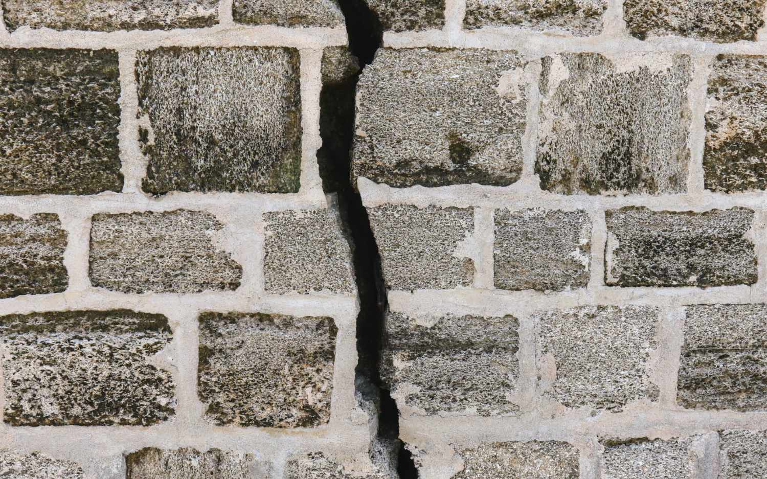 Hoe moet je scheuren in de muur repareren? • WoonTuin Magazine